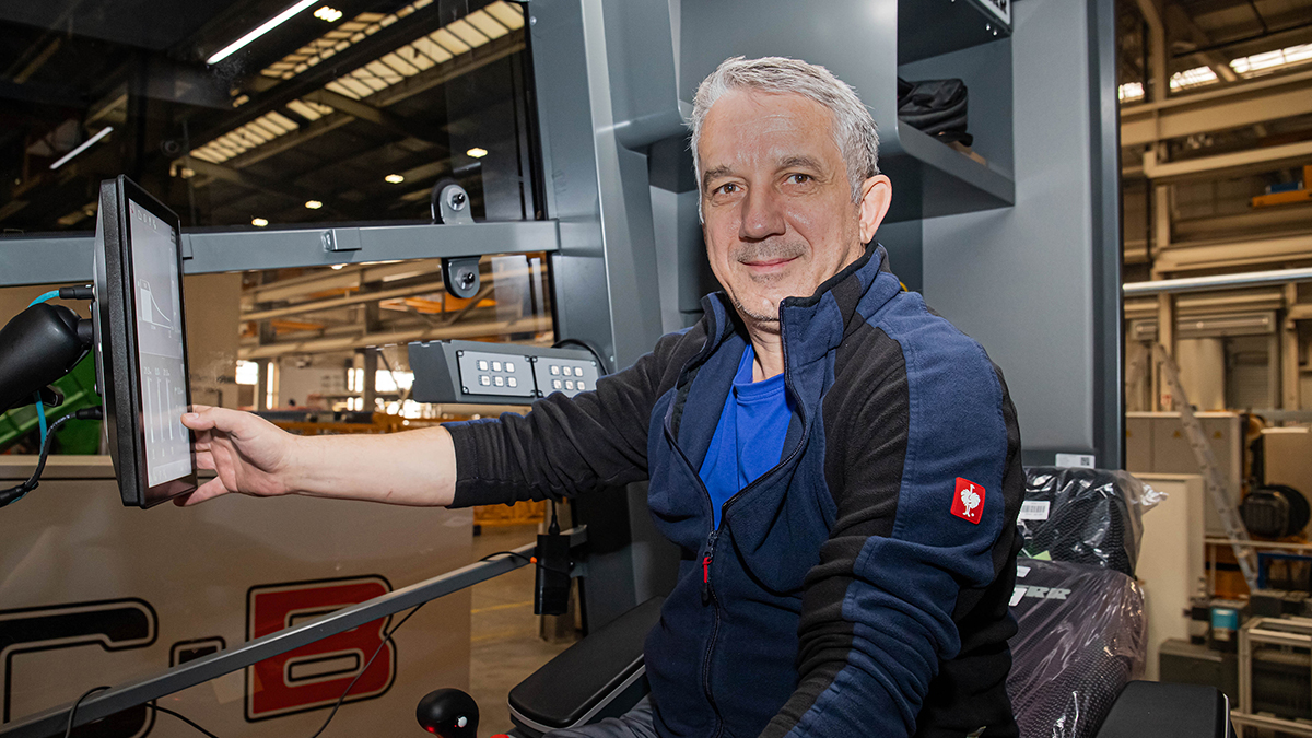 Liebherr Tower Cranes Get New Touch Display With Smart Operating System ...