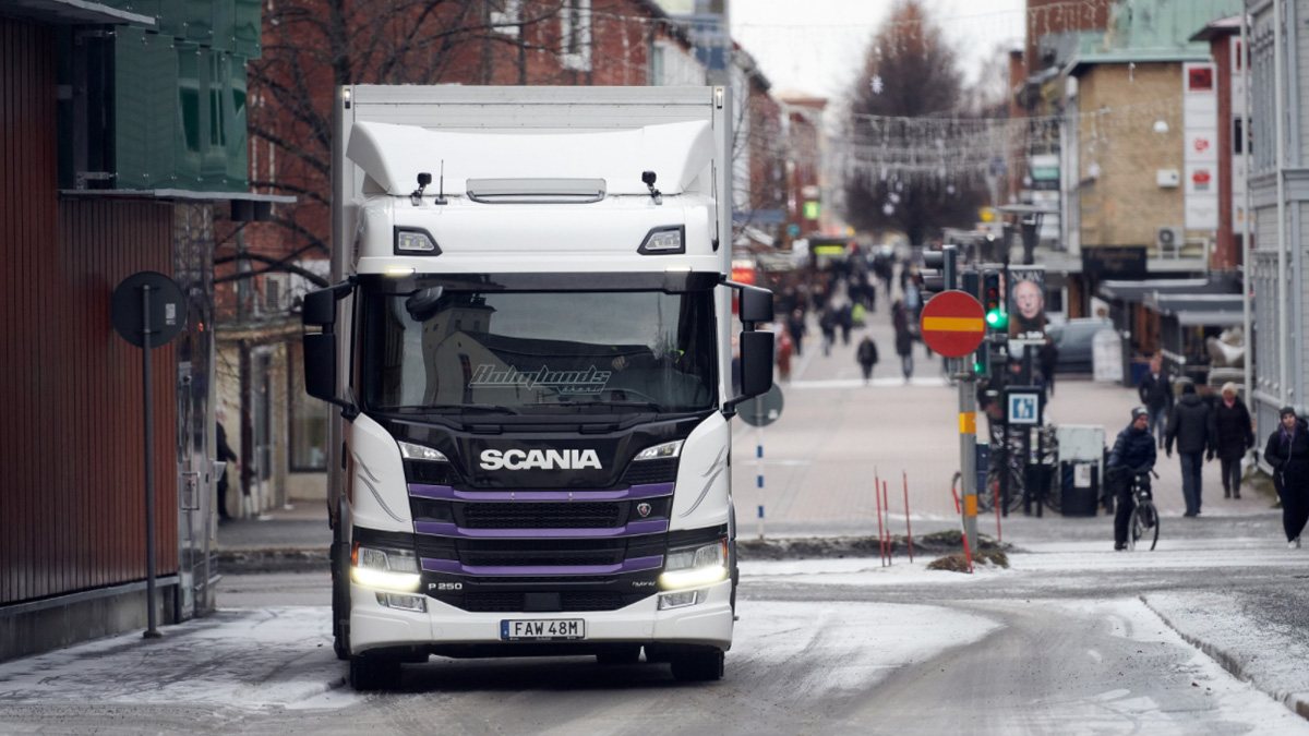 Seamless Gearshifts With Scania’s New Hybrid Powertrain