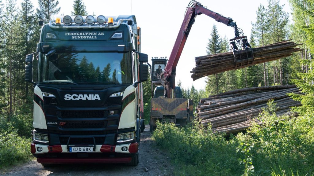 Field Testing The New Scania 560 R XT - Global News