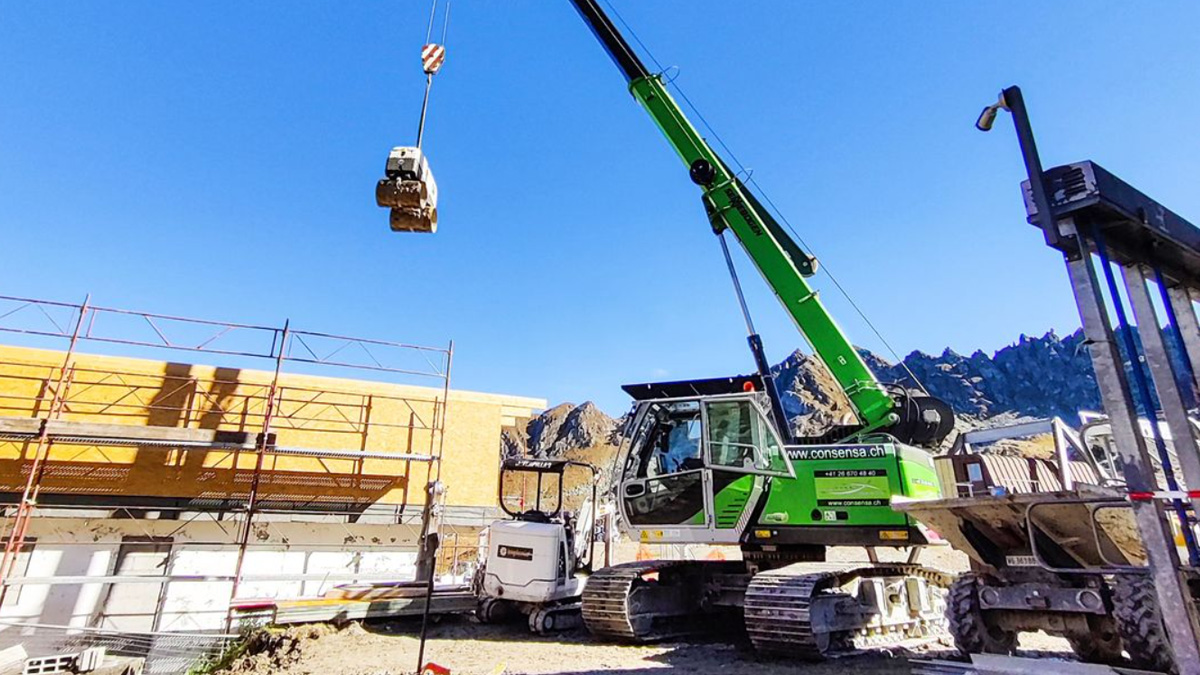 15 T Telescopic Crawler Crane Assits With Microtunneling